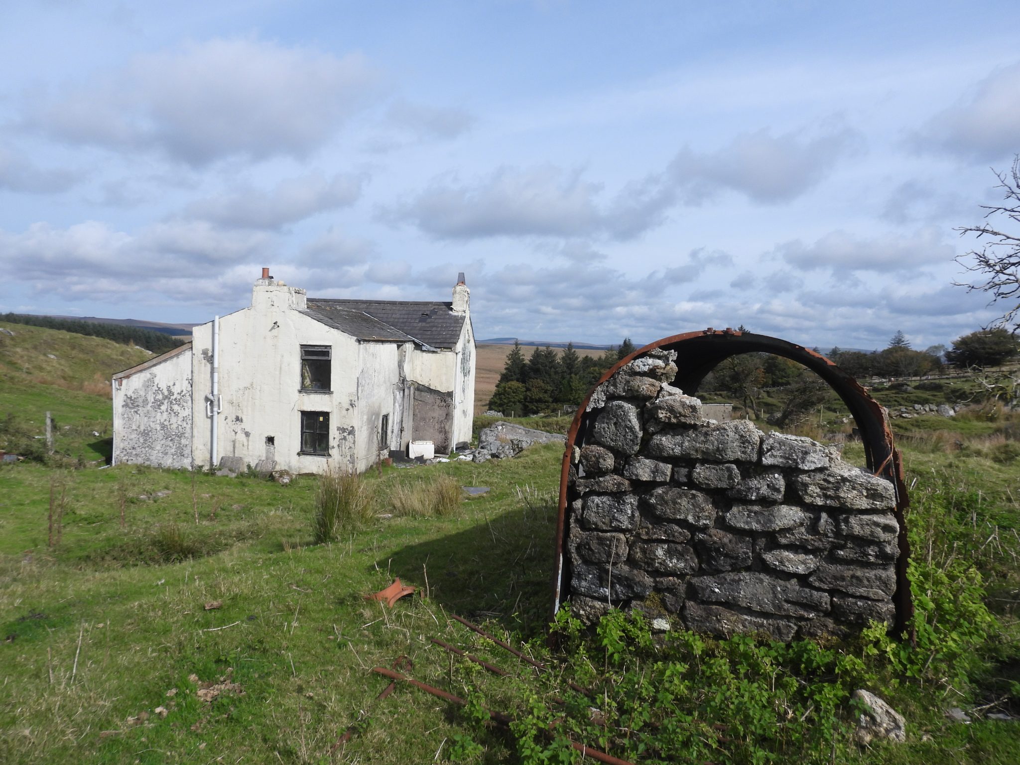 ‘Castle’ and Castle Farm – Dartmoor Explorations