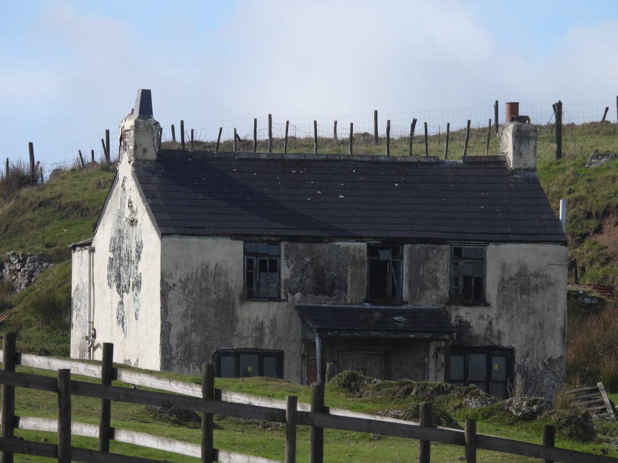 ‘Castle’ and Castle Farm – Dartmoor Explorations